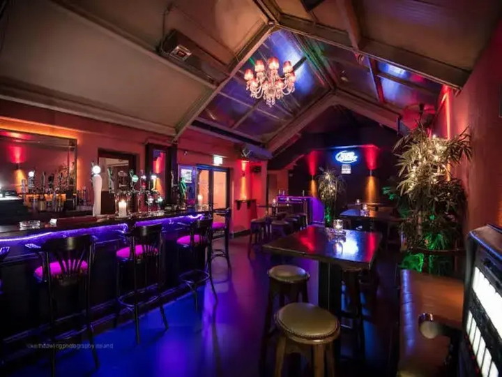 Ewings Bar & Accommodation - County Laois