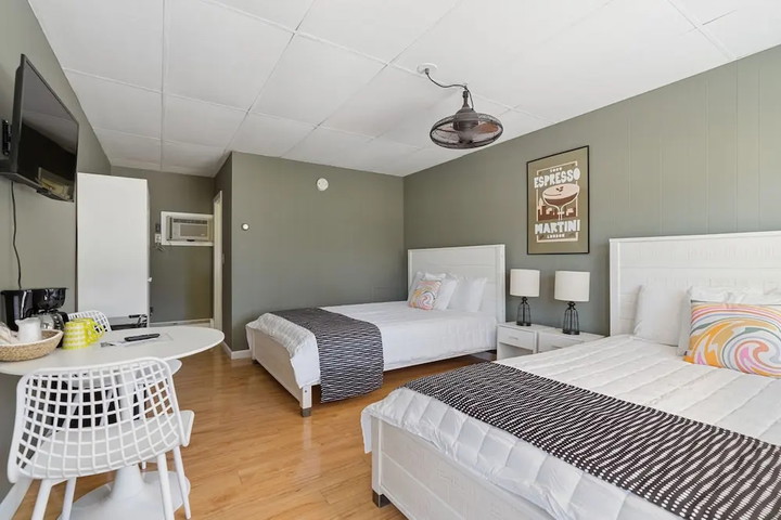 The Beaches Guest Rooms And Cottages - Kennebunk, ME