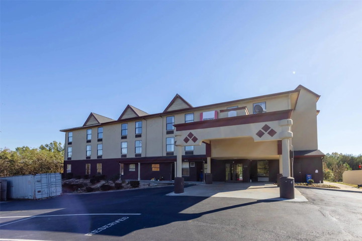 Clarion Pointe - High Point, NC
