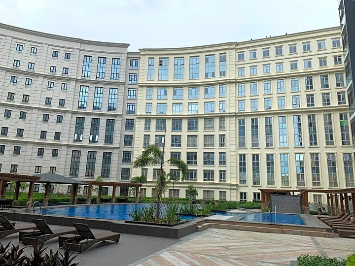 81 Newport Boulevard C4 7i, 6g & C6-9g Near T3 - Parañaque