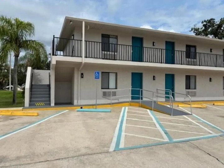 Sea Breeze Inn - Edgewater, FL