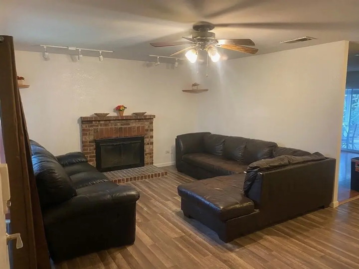Whole Family - Rosemont - Hostel - Sacramento, CA
