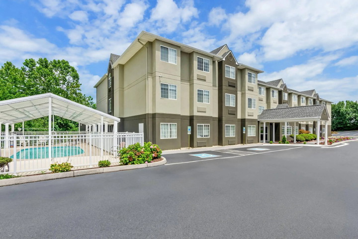 Quality Inn & Suites Bristol North - 브리스톨