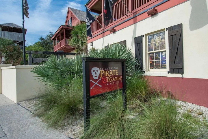 Beachcomber Penthouse - St. Augustine, FL