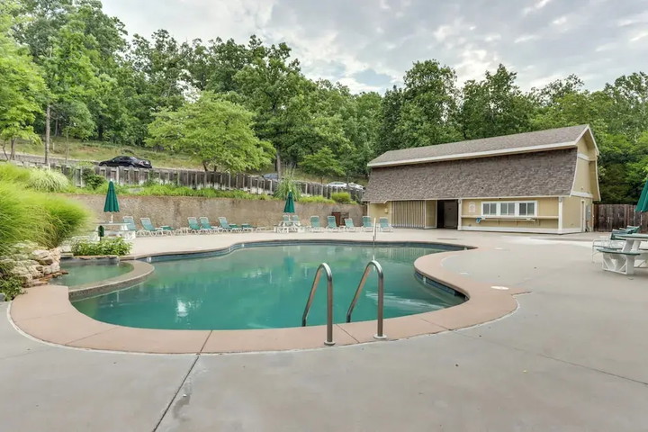 Pools, Water Park! Margaritaville Resort Home - Sunrise Beach, MO