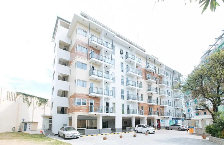 Reddoorz Plus @ Imu1 Suites Paranaque - Muntinlupa City