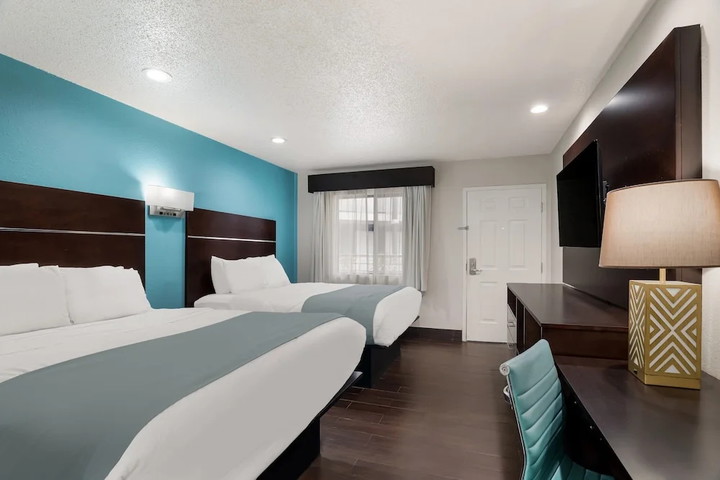 Spanish Trail Inn Hotel - Laredo, TX