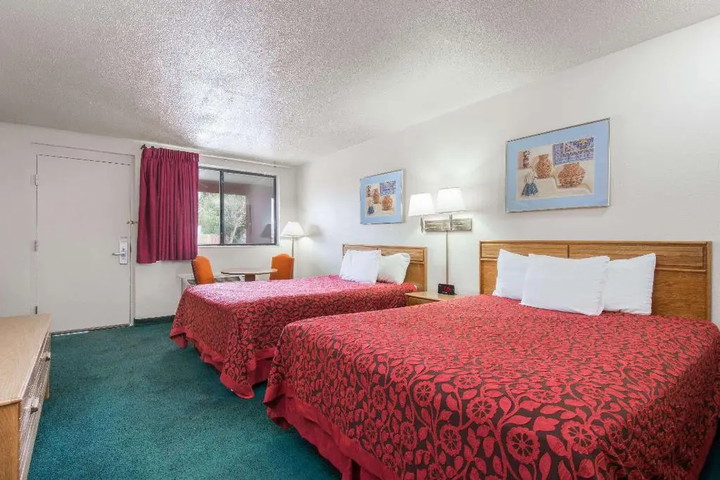 Days Inn By Wyndham Gallup - Gallup, NM