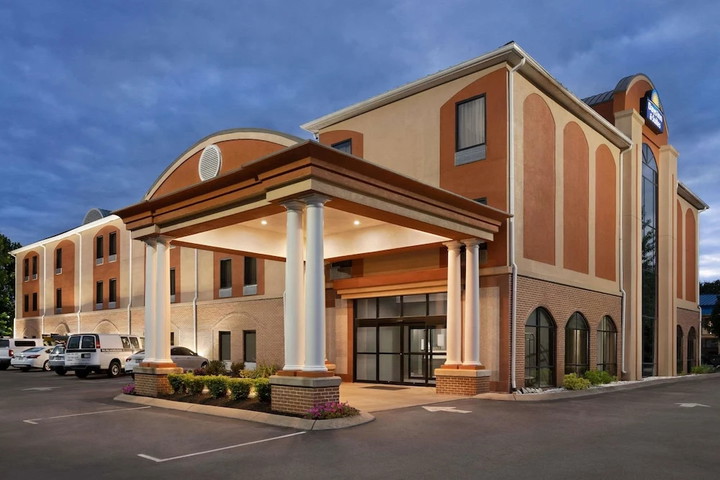 Days Inn & Suites By Wyndham Murfreesboro - Smyrna, TN