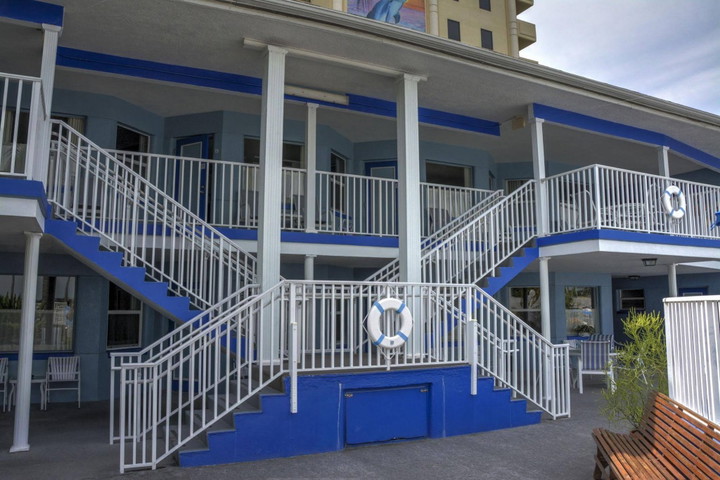 Charthouse Clearwater Beach Marina Hotel - Clearwater, FL
