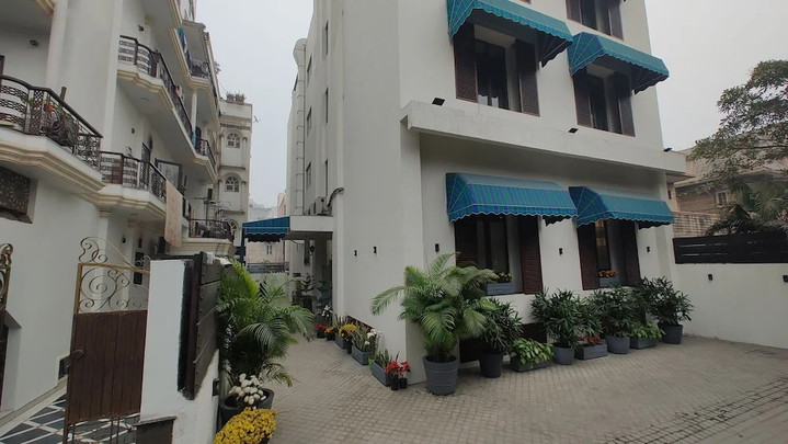 Saltstayz Select - Nehru Place & New Friends Colony - Delhi