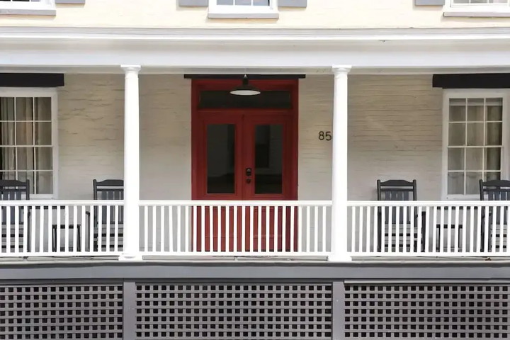 Kingston Carriage House - Kingston, NY