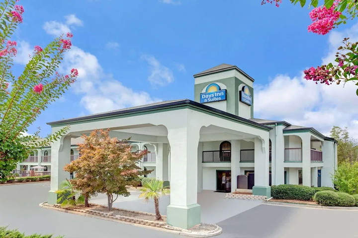 Days Inn & Suites By Wyndham Stockbridge South Atlanta - Stockbridge, GA