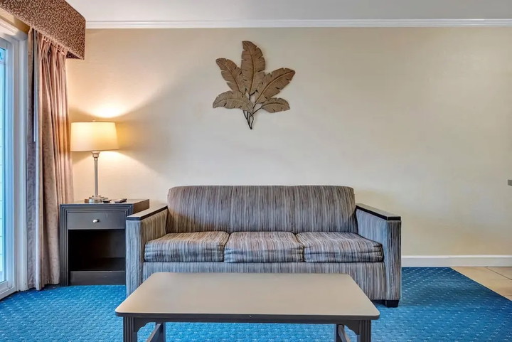 Waterfront Resort Condo Balcony Heated Pool - Clearwater, FL