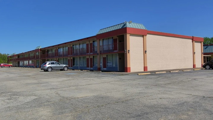 Countryside Inn & Suites - Broken Bow, OK
