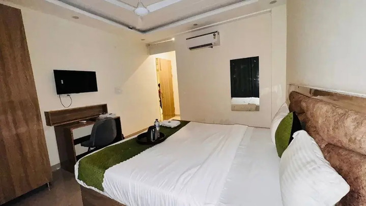 Sky Hotel - Gurugram