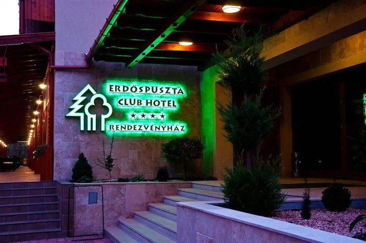 Erdospuszta Club Hotel - 데브레센