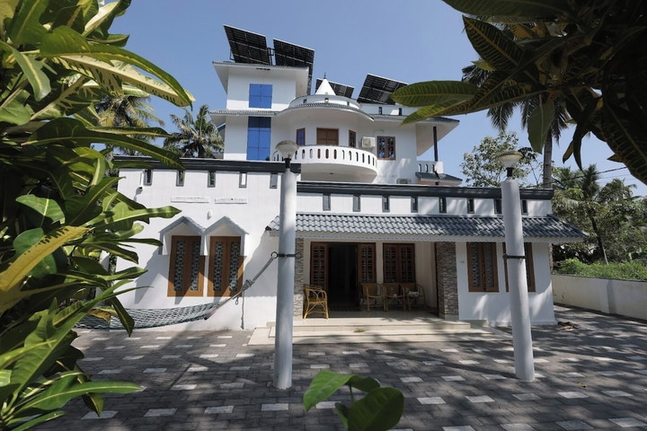 Taaraa Loca - Yoga Spiritual N Dorms - Varkala
