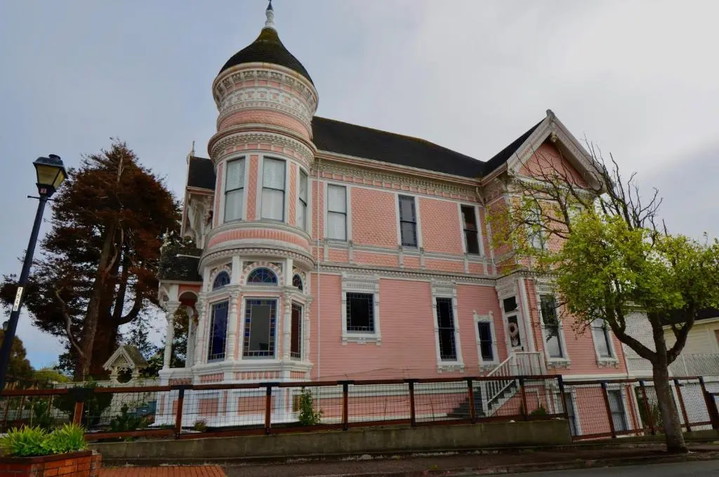 Pinc Lady Mansion - Eureka, CA