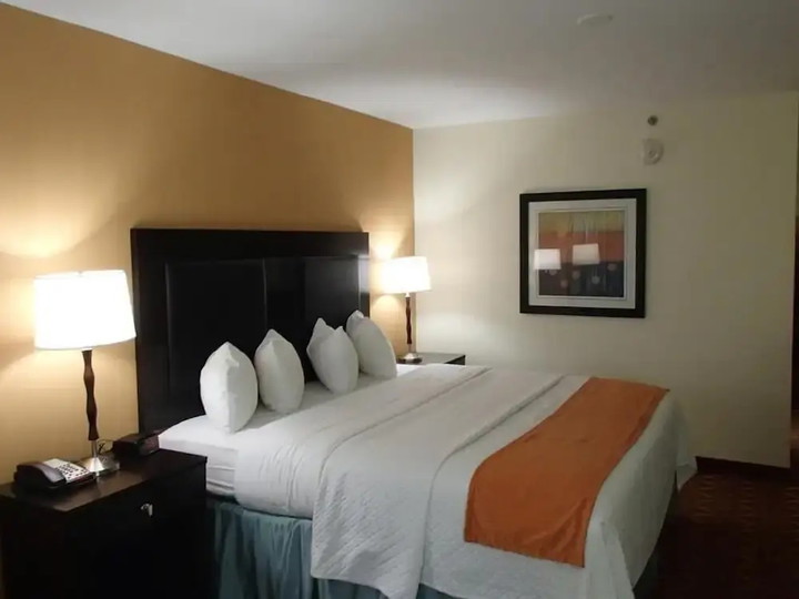 Lux Hotel And Spa - Globe Life Park - Arlington