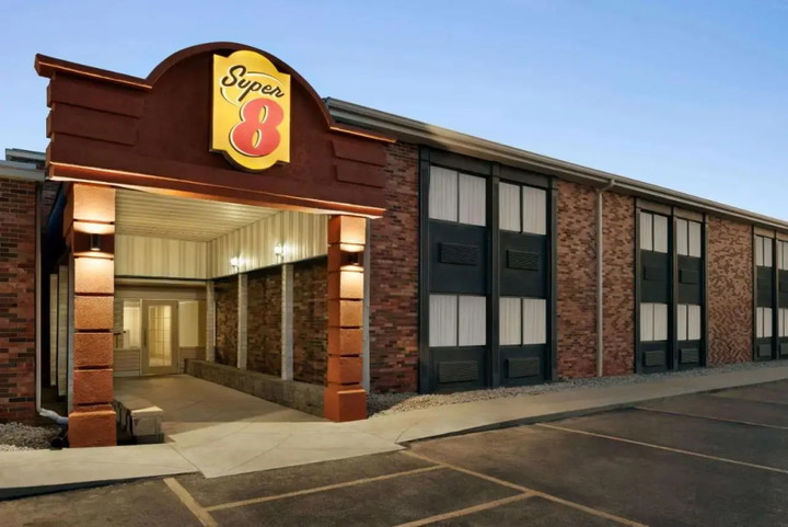 Super 8 By Wyndham Des Moines - Des Moines, IA