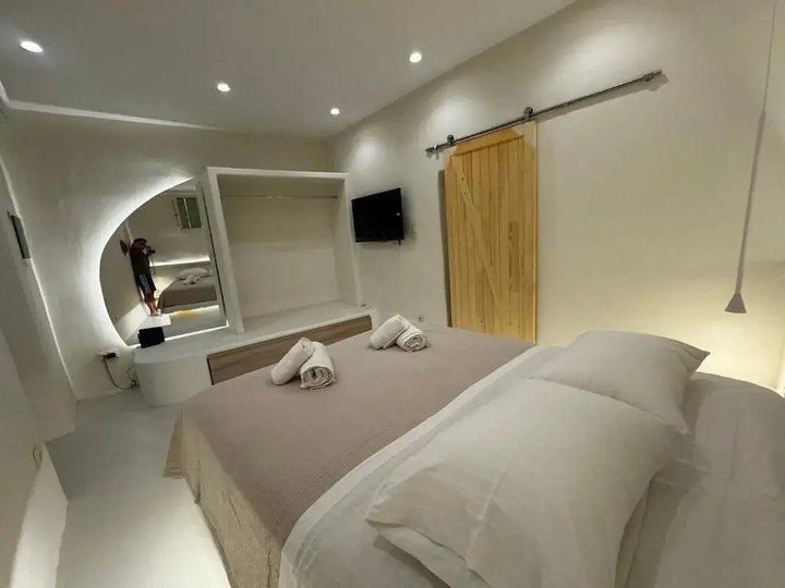 White Sand Jacuzzi Suite - Ios