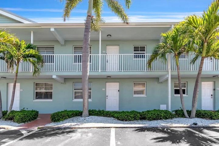 Barefoot Beach Resort F106 - Largo, FL
