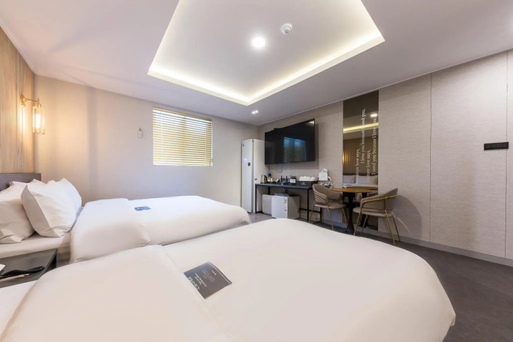 Hotel 24st Urban Brown Seosan Lake Park - Incheon