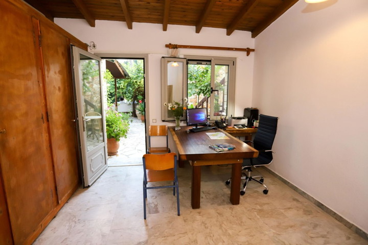 Bastas Hotel & Studios - Paxi