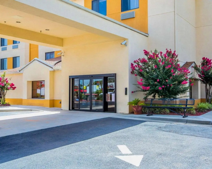 Days Inn By Wyndham Mcdonough - Hampton, GA