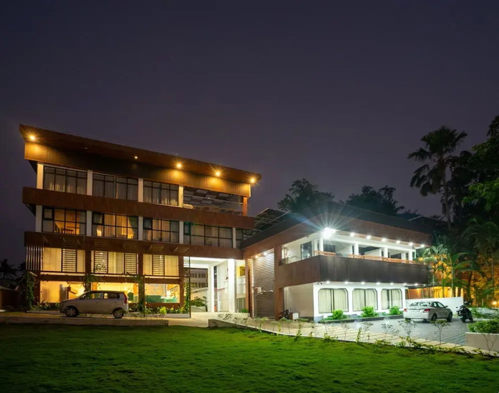 West Bay Marisol - Varkala