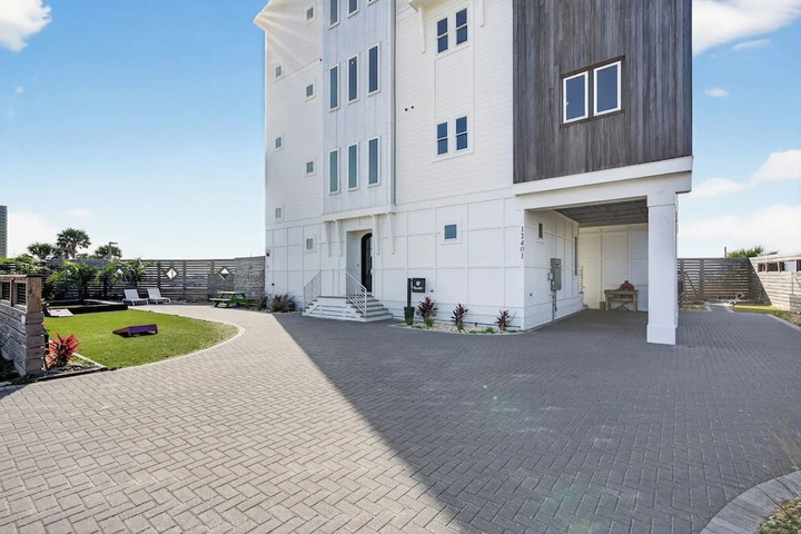 6br Gulf-front Home, Sleeps 19, Heated Pool & Mini Golf - Panama City Beach, FL
