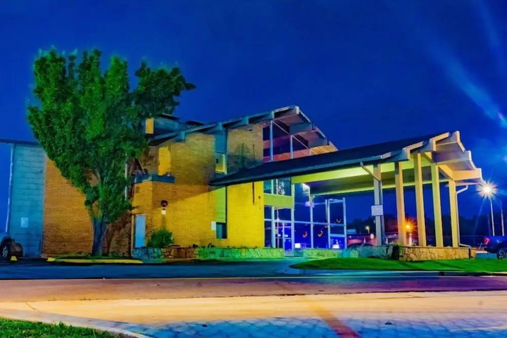 The District Hotel Club And Resorts - Oklahoma City