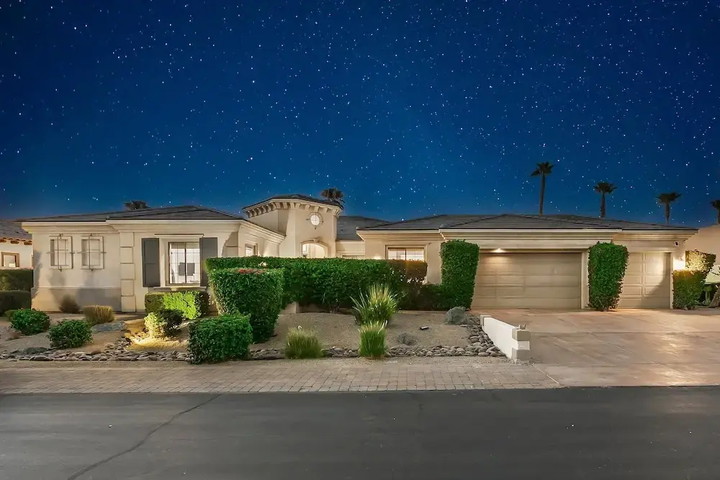 Wilder Out West: Luxury Pickleball, Mini Golf, & Game Room! - Indio, CA