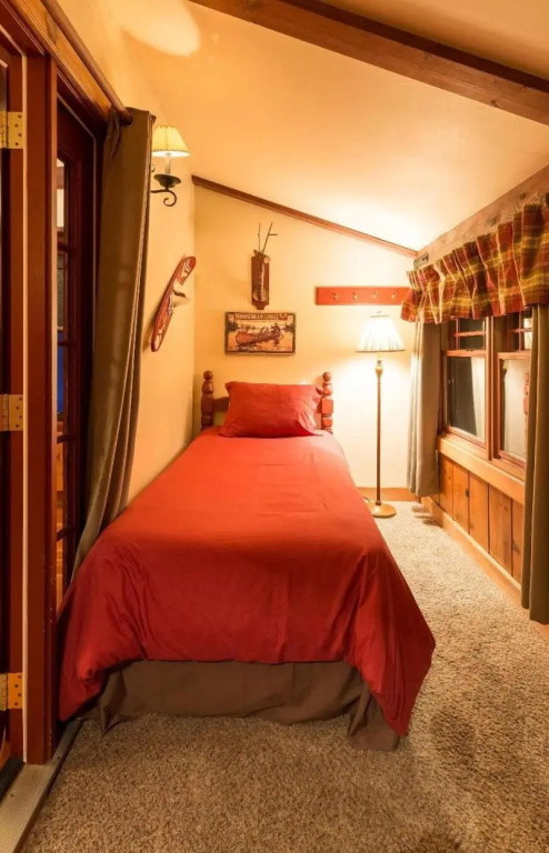 Arrowhead Pine Rose Cabins - Crestline, CA