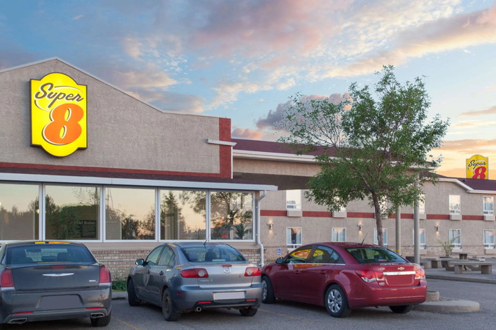 Super 8 By Wyndham Brandon Mb - Manitoba