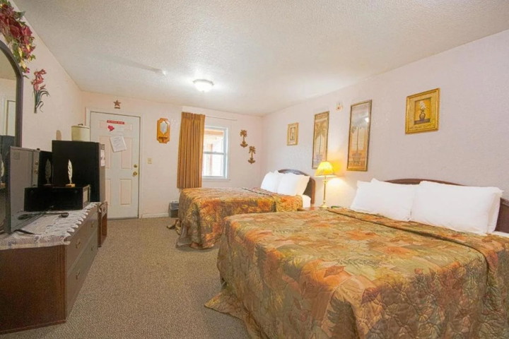 Sunflower Motel - Kansas