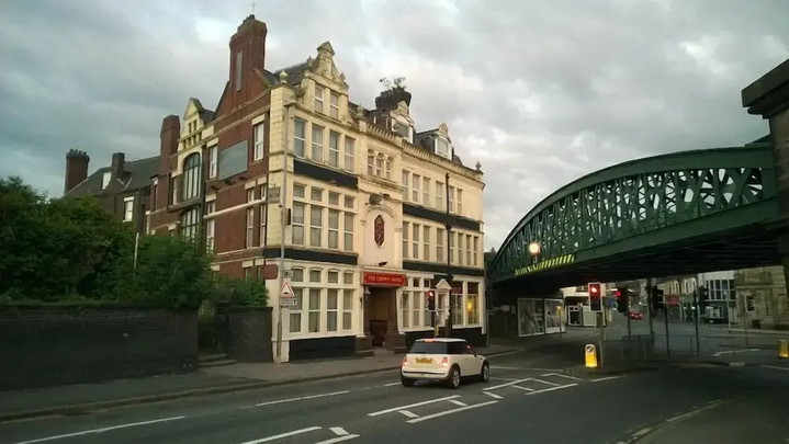 The Crown Hotel - Stoke-on-Trent