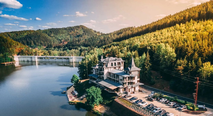 Resort Retro Riverside Wellness - Karlovy Vary