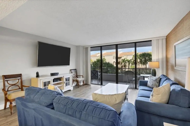Anchorage Resort 2 Bedroom Condo 2nd Floor, Community Pool 2 Condo - Sarasota, FL