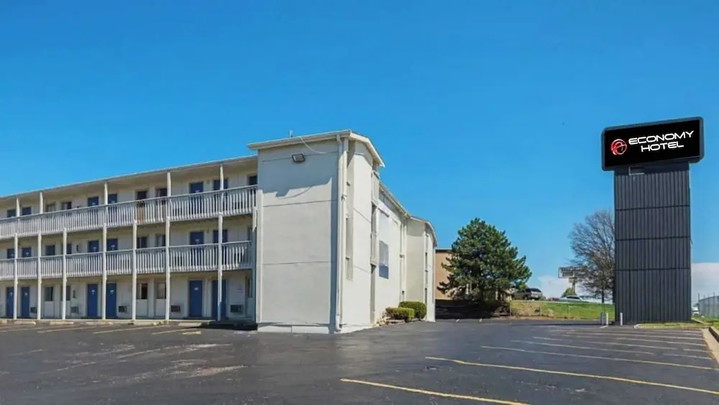 Economy Hotel Kansas City - Lee's Summit, MO