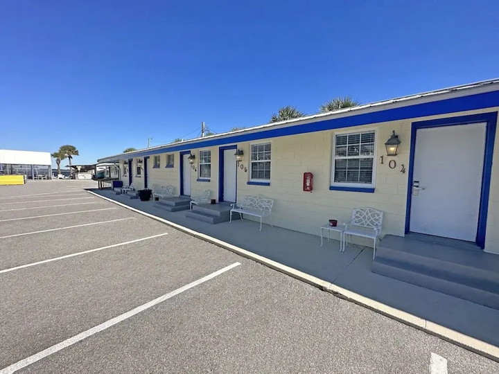 Paradise Inn - Gulf Breeze, FL