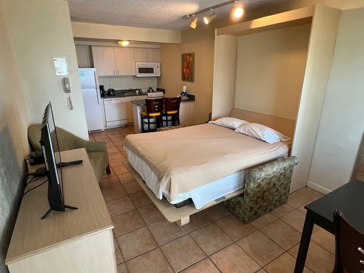 Enchanted Isle Resort - Hollywood, FL