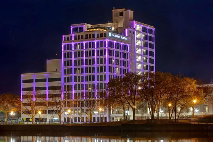 Embassy Suites Rockford Riverfront - Rockford, IL