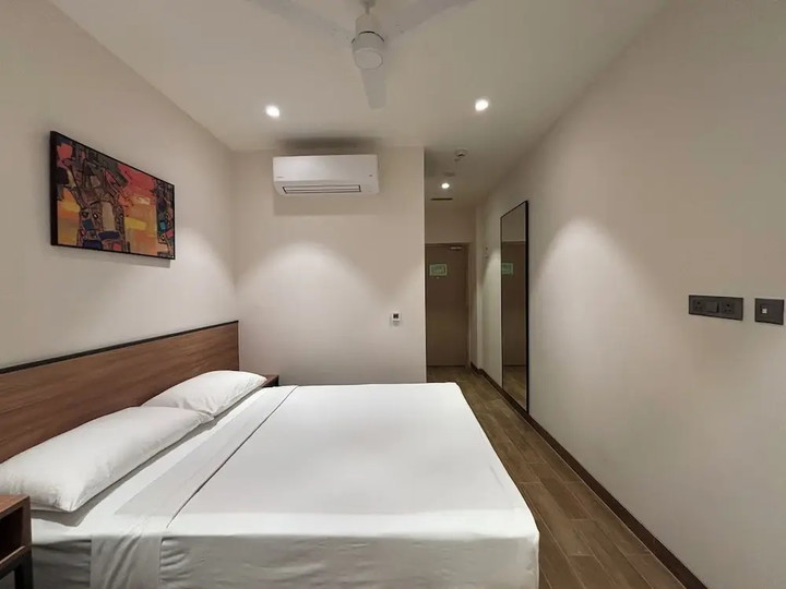 Round D Clock - Delhi, India