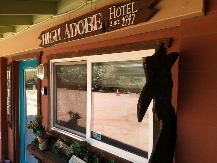 Hilltop Tavern And Inn - Apple Valley, CA