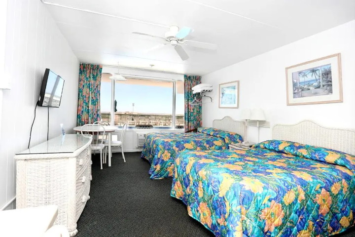 Commander By The Sea Motel - Cape May, NJ