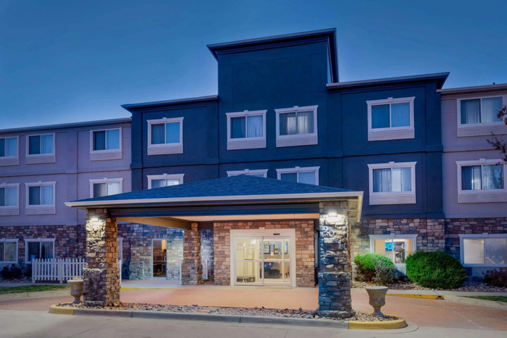 Baymont By Wyndham Henderson Northeast Denver - Thornton, CO
