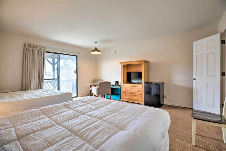 Resort-style Lake Ozark Gem: Brand New Hot Tub! - Sunrise Beach, MO