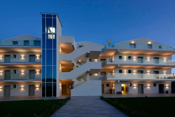 V Luxury Suites - Corfu
